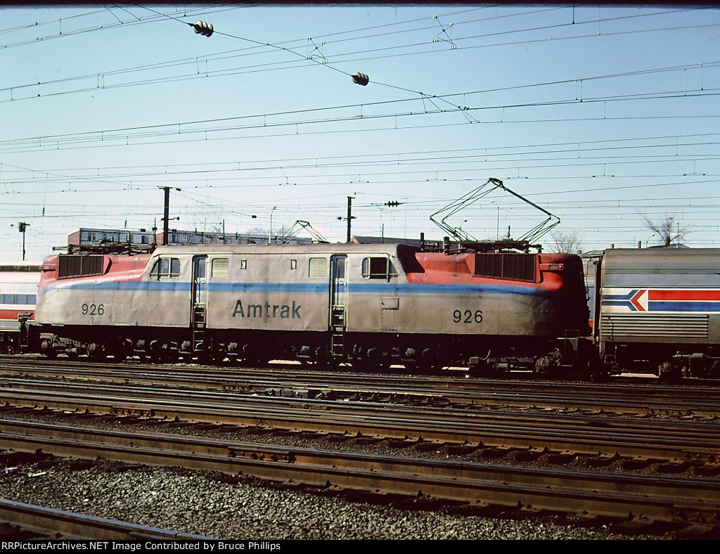 Amtrak GG-1 926 - Westbound at New Haven - 1976
